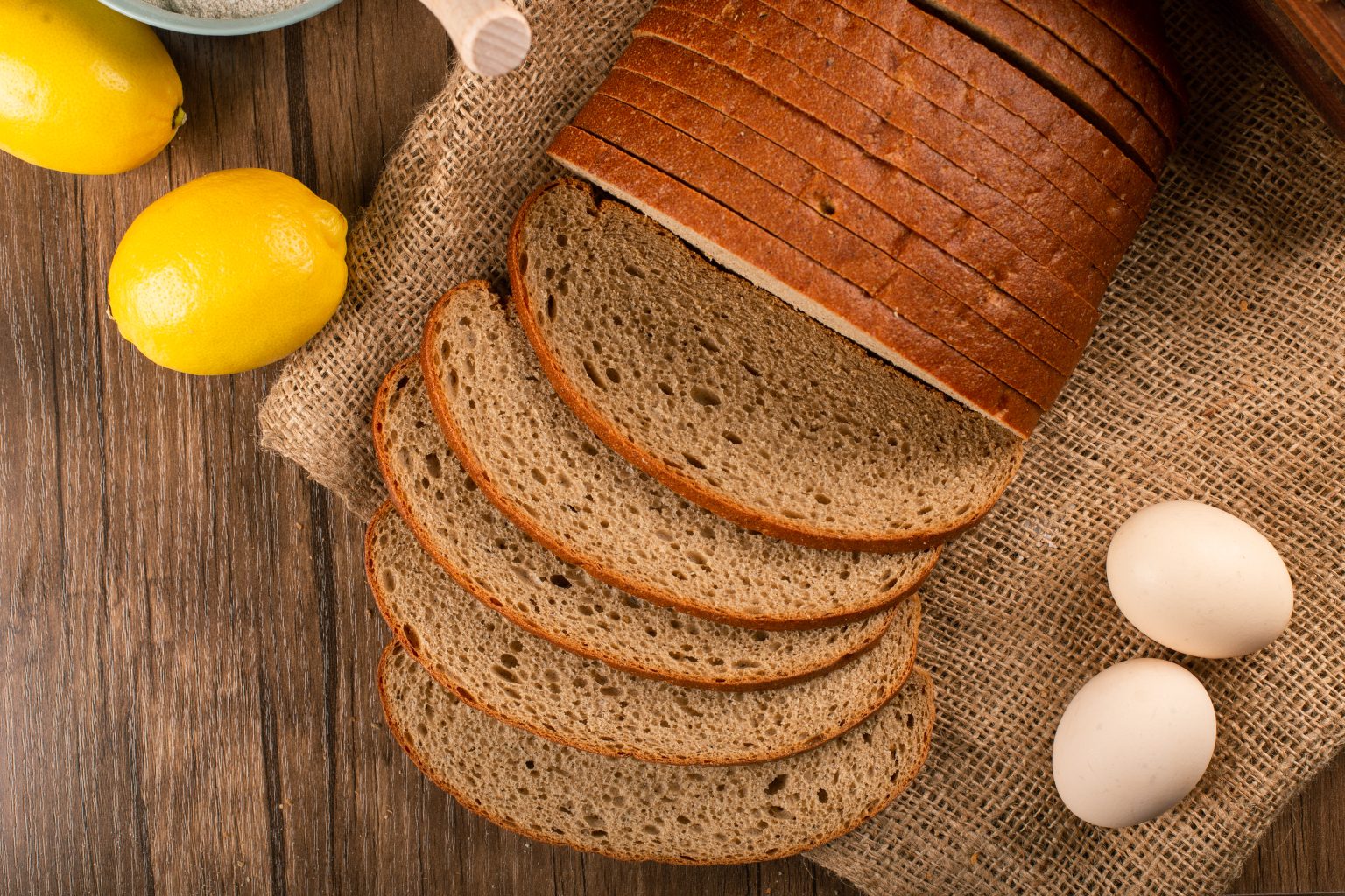 What is difference Between Whole Wheat and Brown Bread?